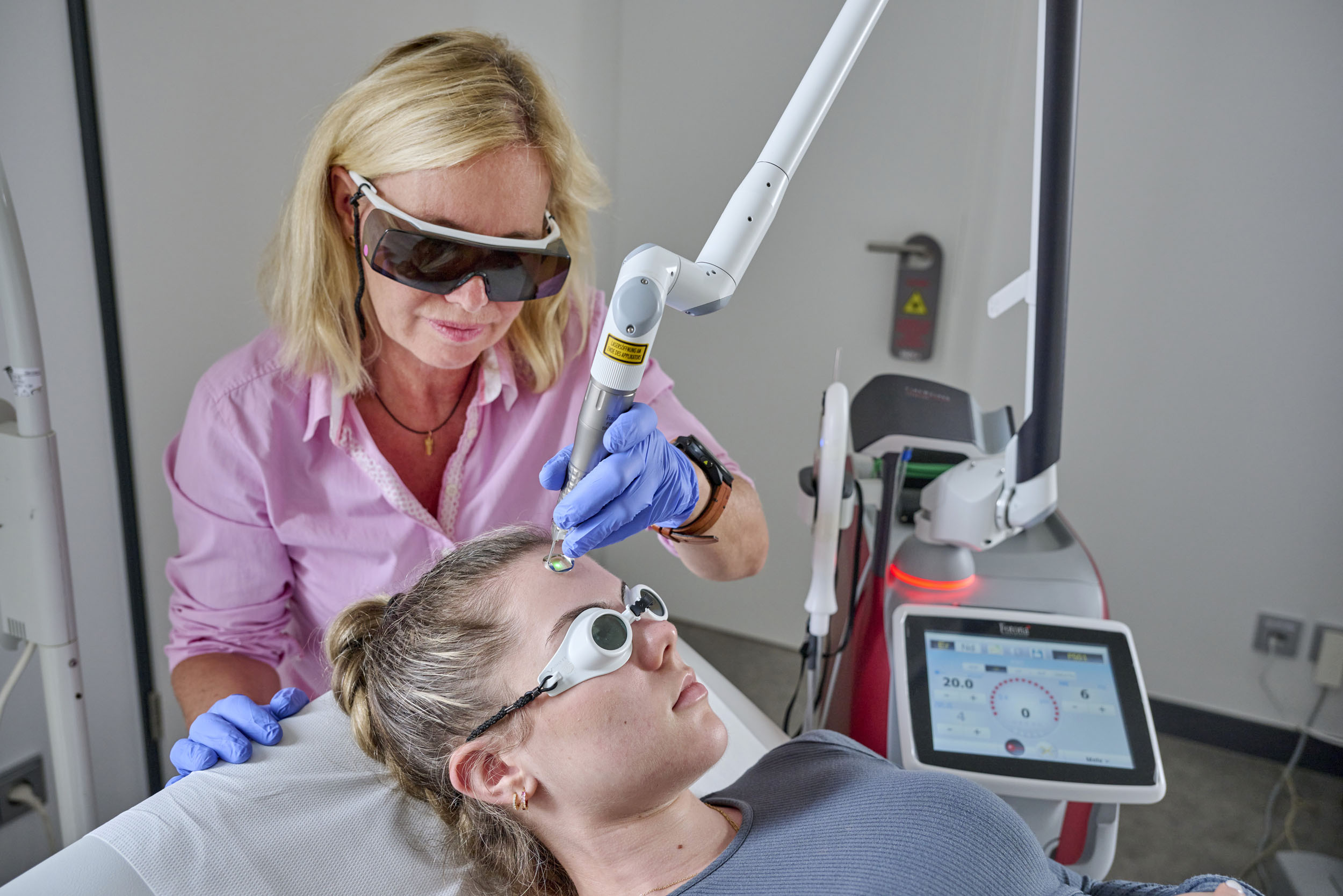 Ästhetische Hautmedizin Hautlaser Hautverjüngung Tattooentfernung